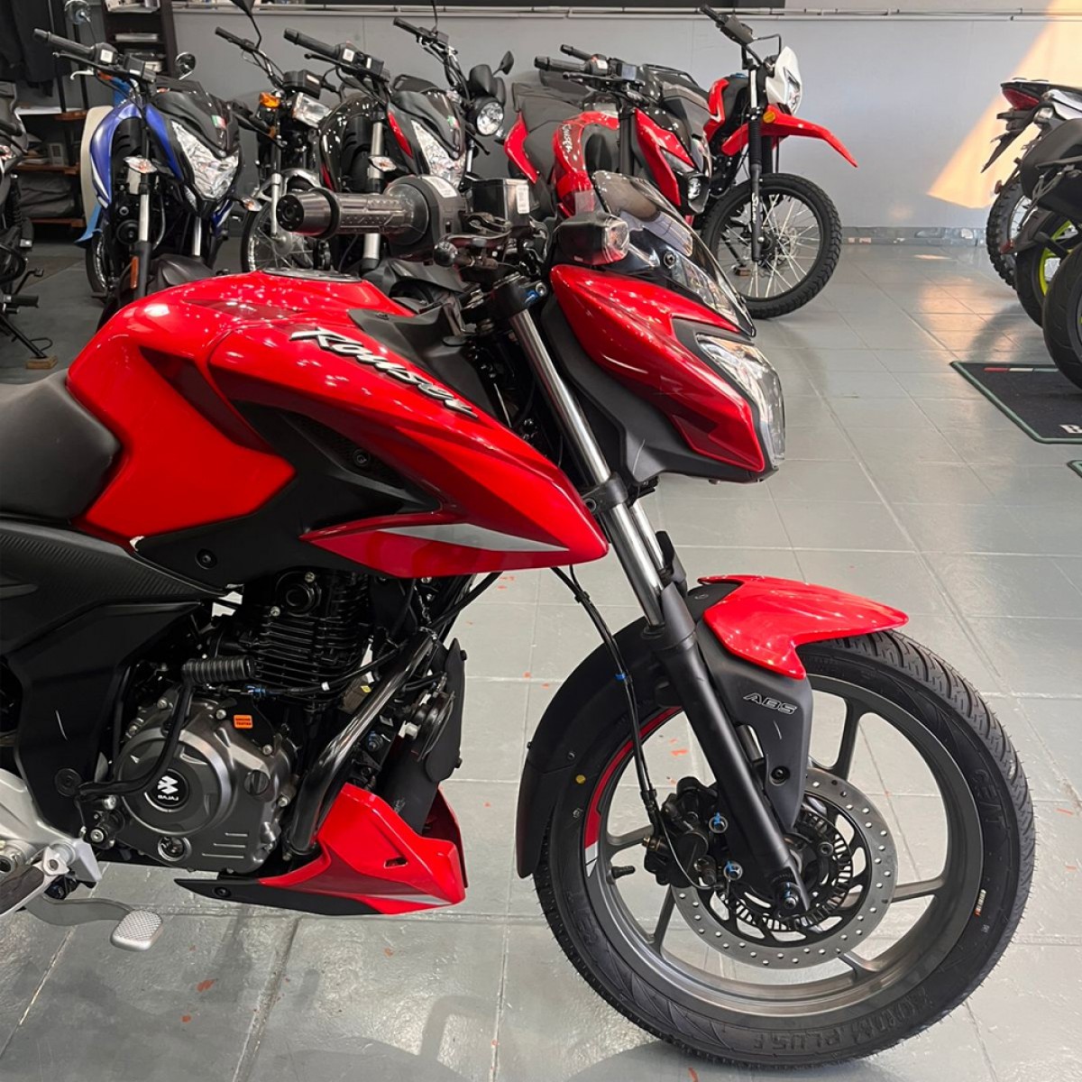 Bajaj Rouser P150 - Milano Motos